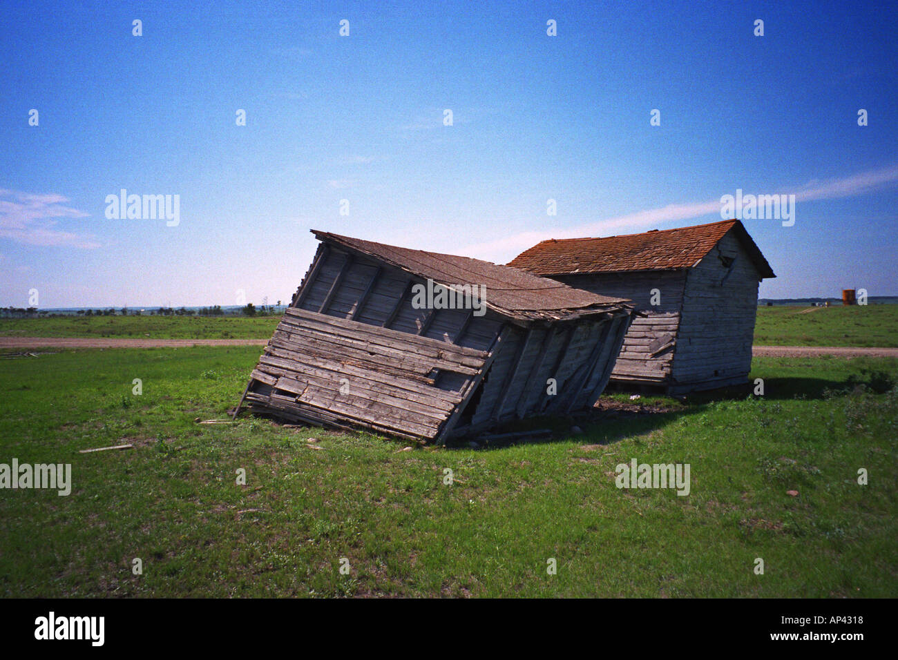 Rundown farm buildings hi-res stock photography and images - Alamy