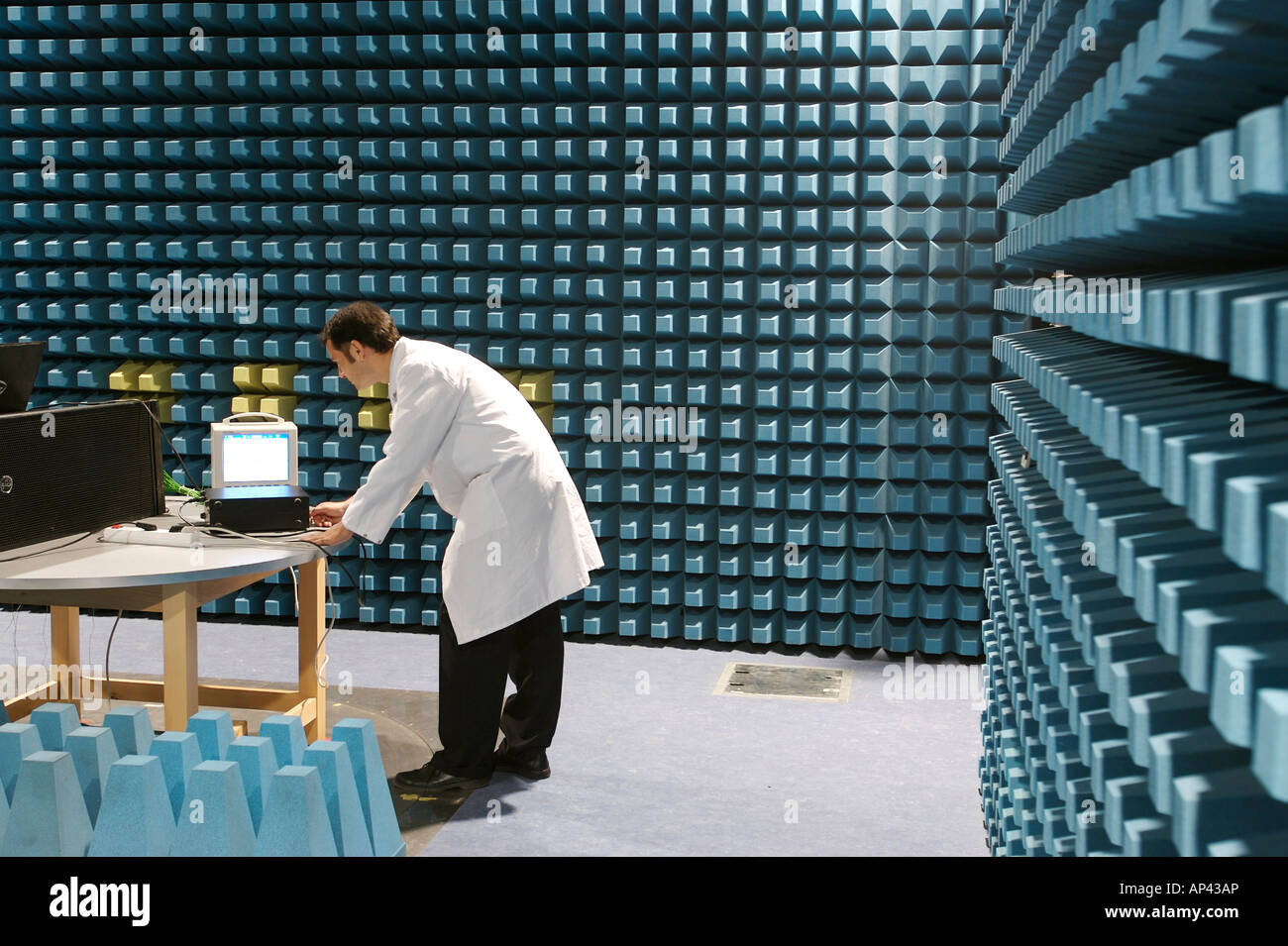 Acoustic anechoic chamber Stock Photo - Alamy