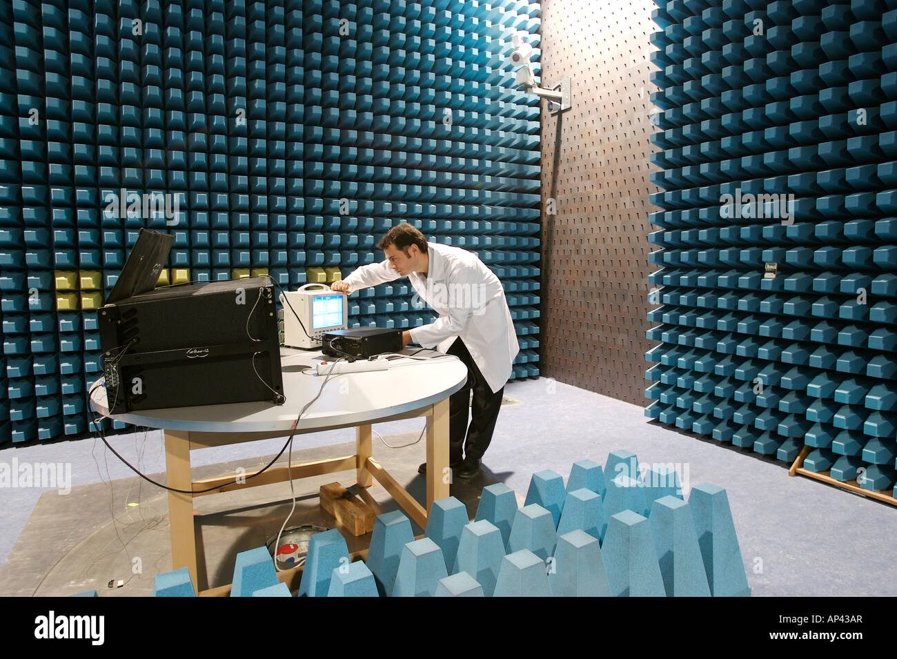 Acoustic anechoic chamber Stock Photo - Alamy