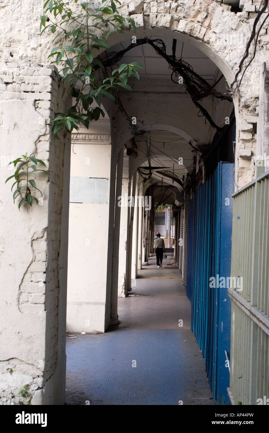 Five foot walkway hi-res stock photography and images - Alamy