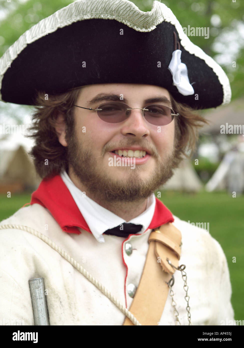 A man in period clothing dressed as a minuteman Stock Photo - Alamy