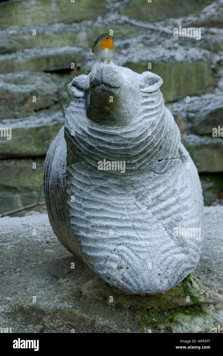 "Sethera", (detail), with perched robin. Outdoor sculpture by Reece ...