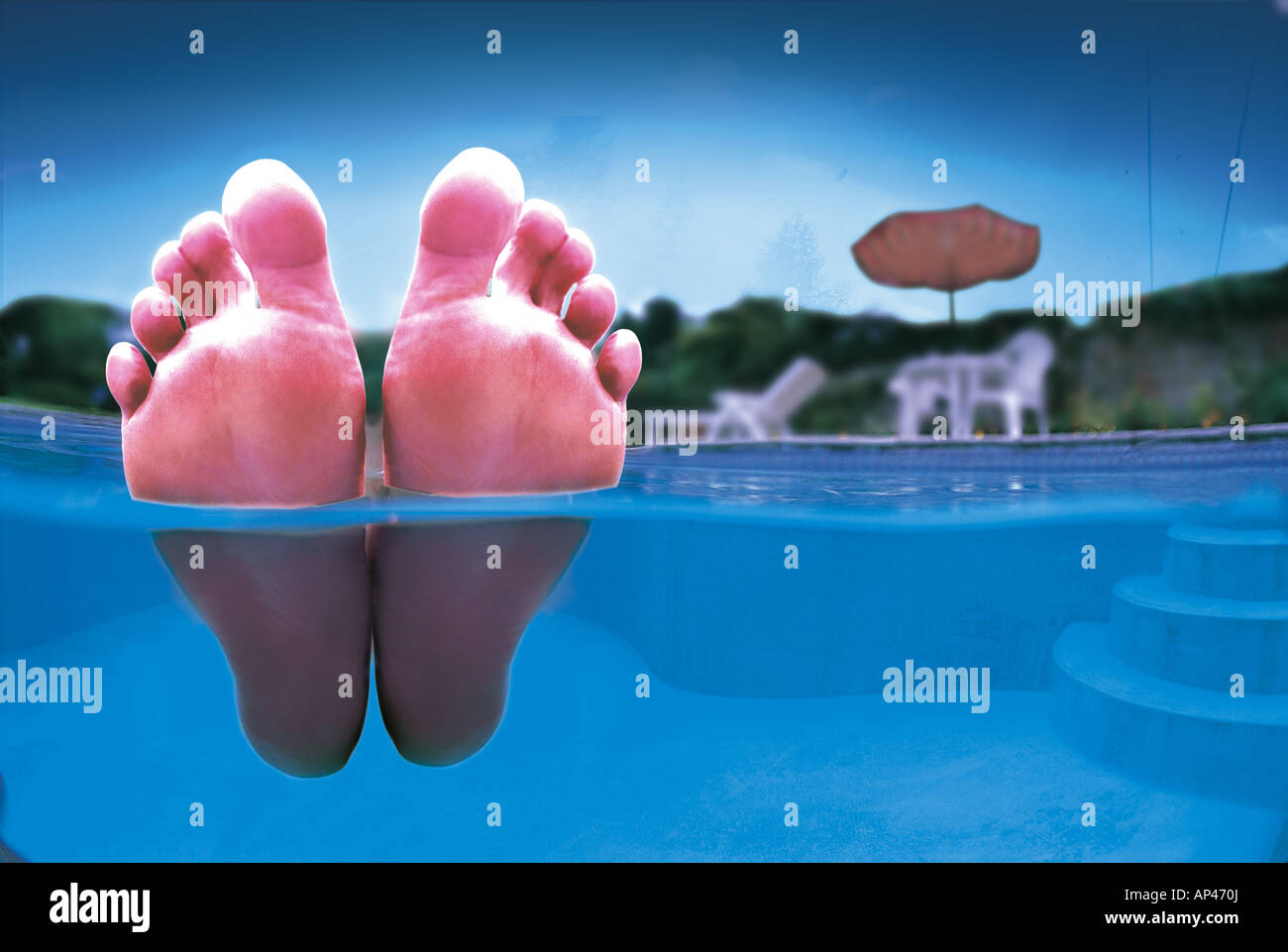 feet in swimming pool Stock Photo - Alamy
