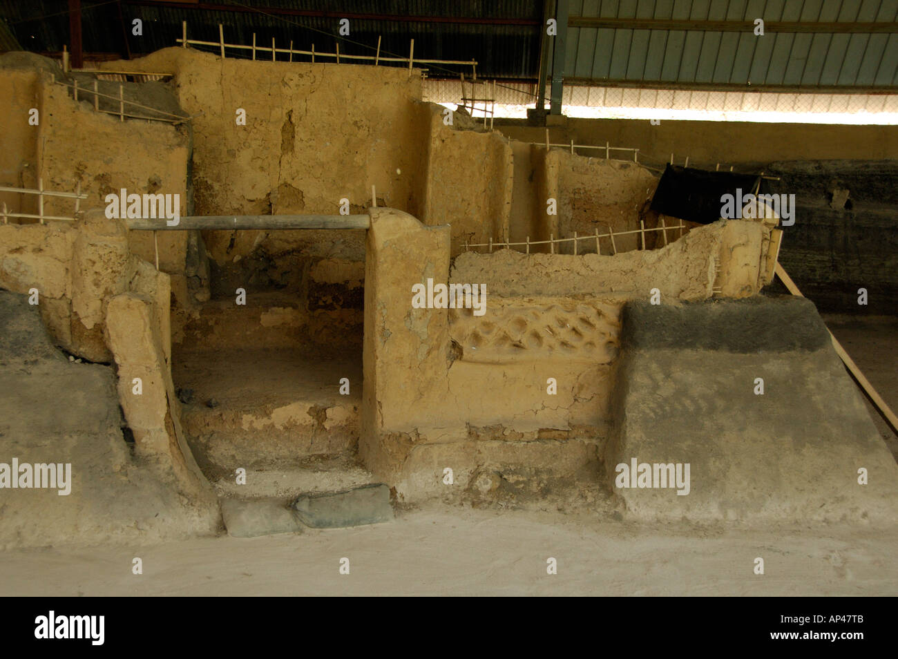 El salvador mayan ruins hi-res stock photography and images - Alamy