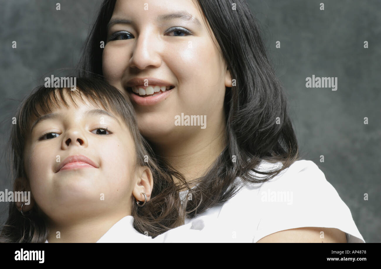 First nations mother daughter hi-res stock photography and images - Alamy