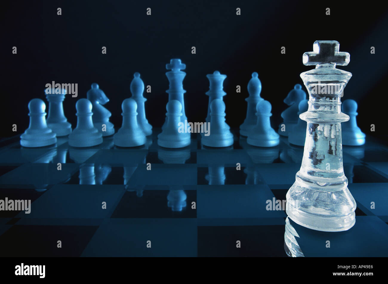 King stands hi-res stock photography and images - Alamy