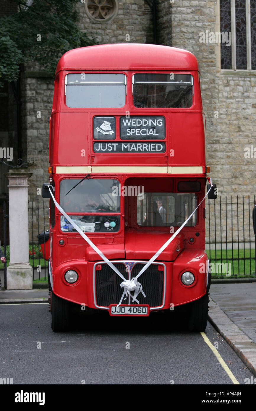 Wedding bus hi-res stock photography and images - Alamy