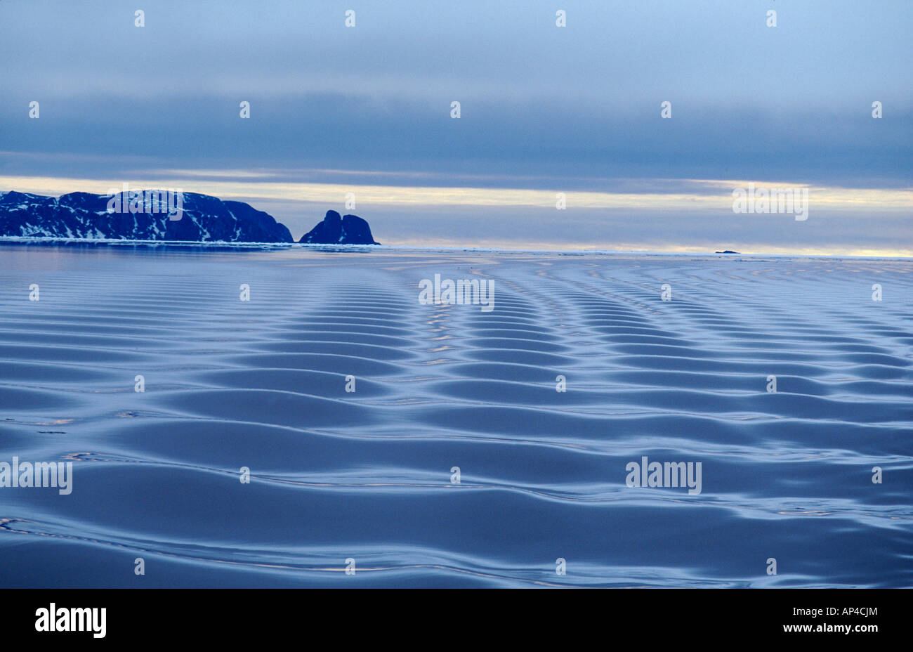 Wave pattern on the sea Stock Photo - Alamy