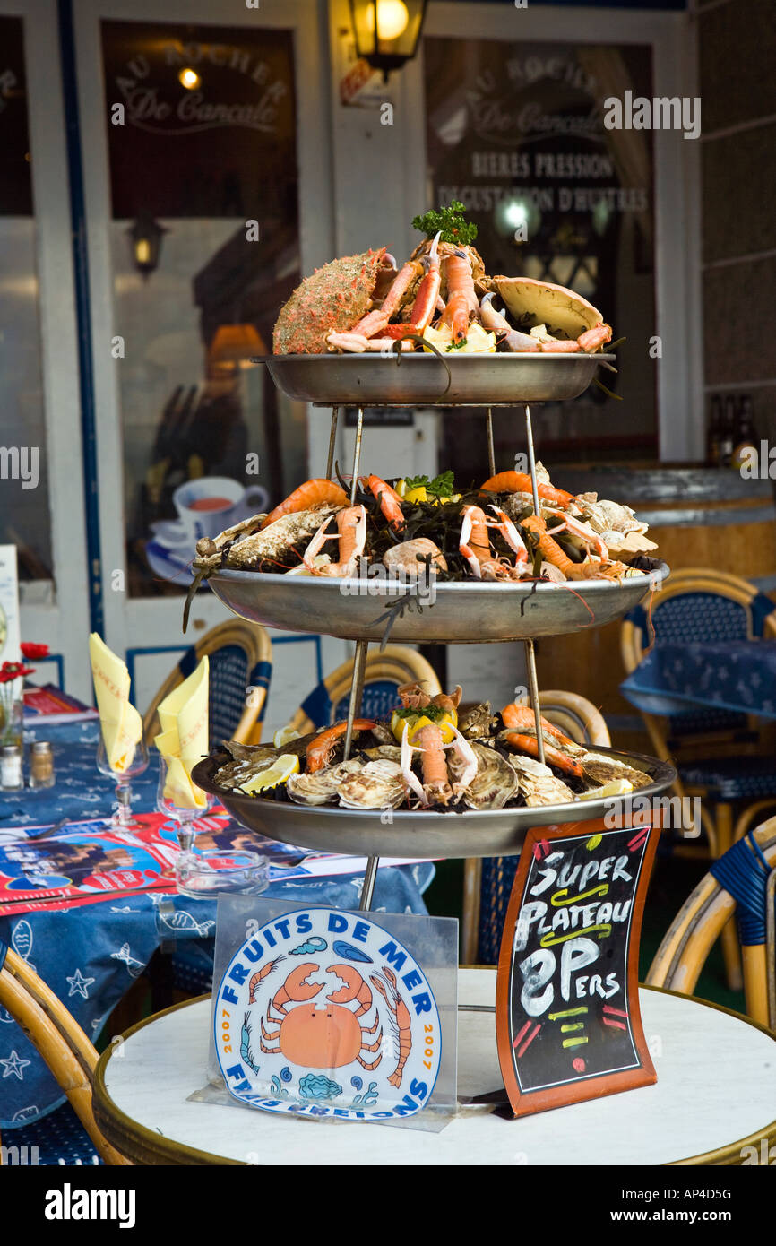 seafood platter France French cafe bistrot Stock Photo - Alamy