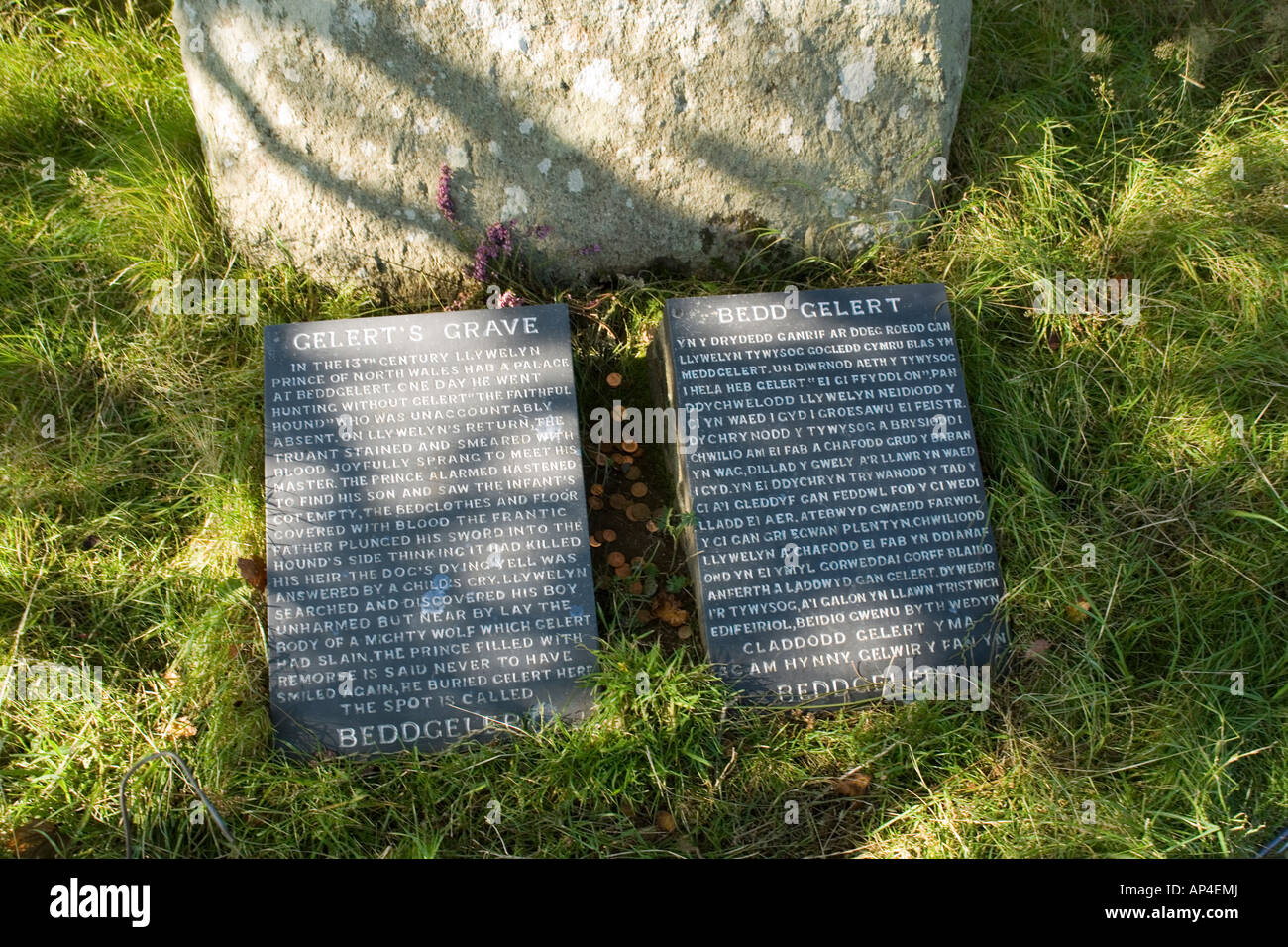 Gelert's grave, Beddgelert, Snowdonia, North Wales Stock Photo - Alamy