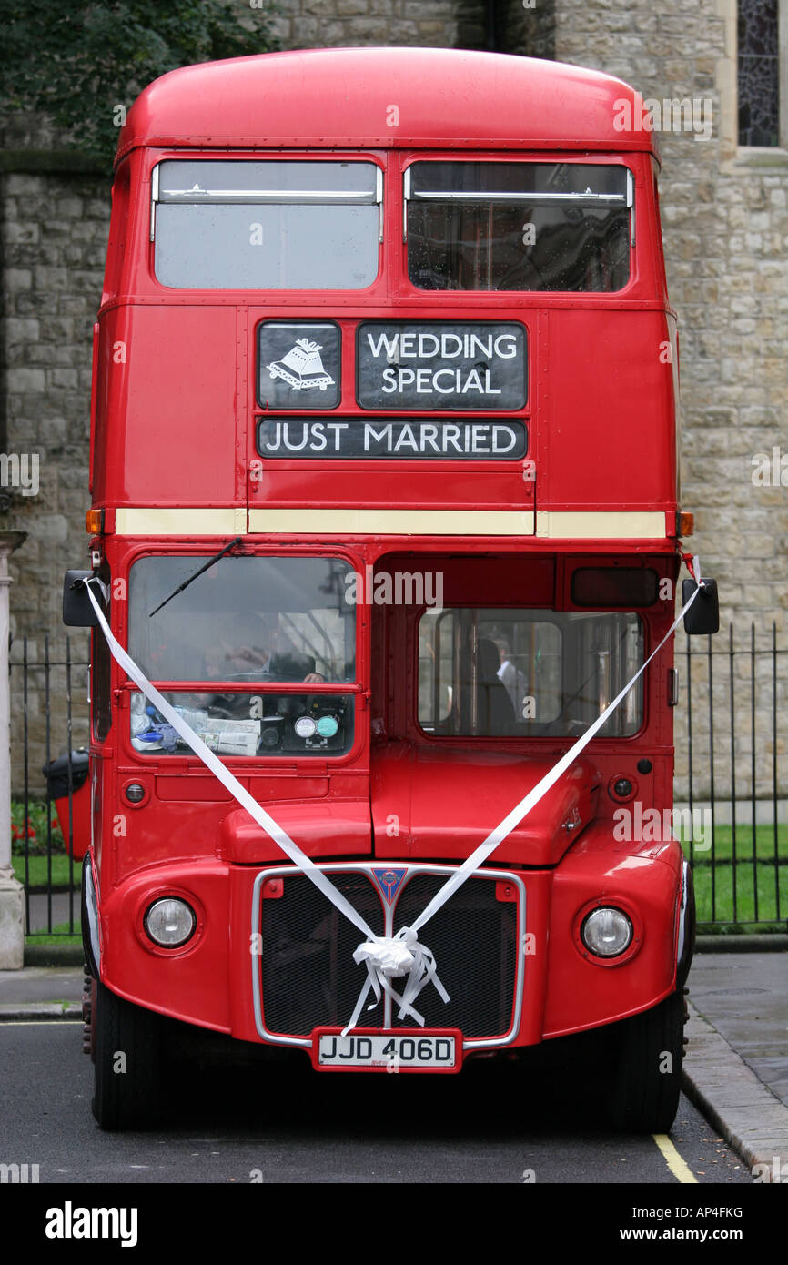 Wedding bus hi-res stock photography and images - Alamy
