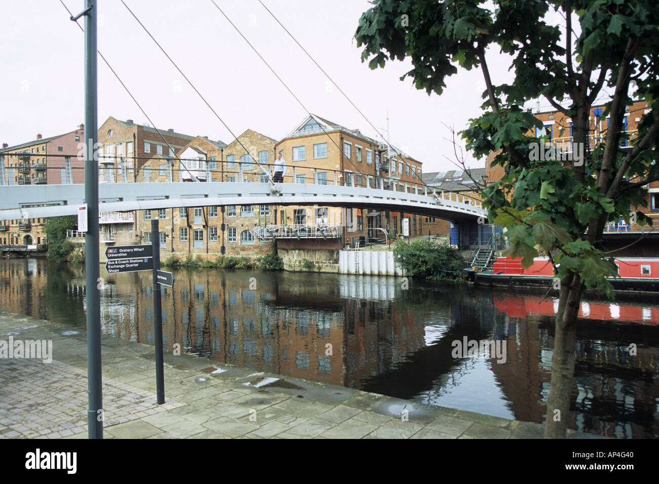 Leeds pedestrian bridge hi-res stock photography and images - Alamy