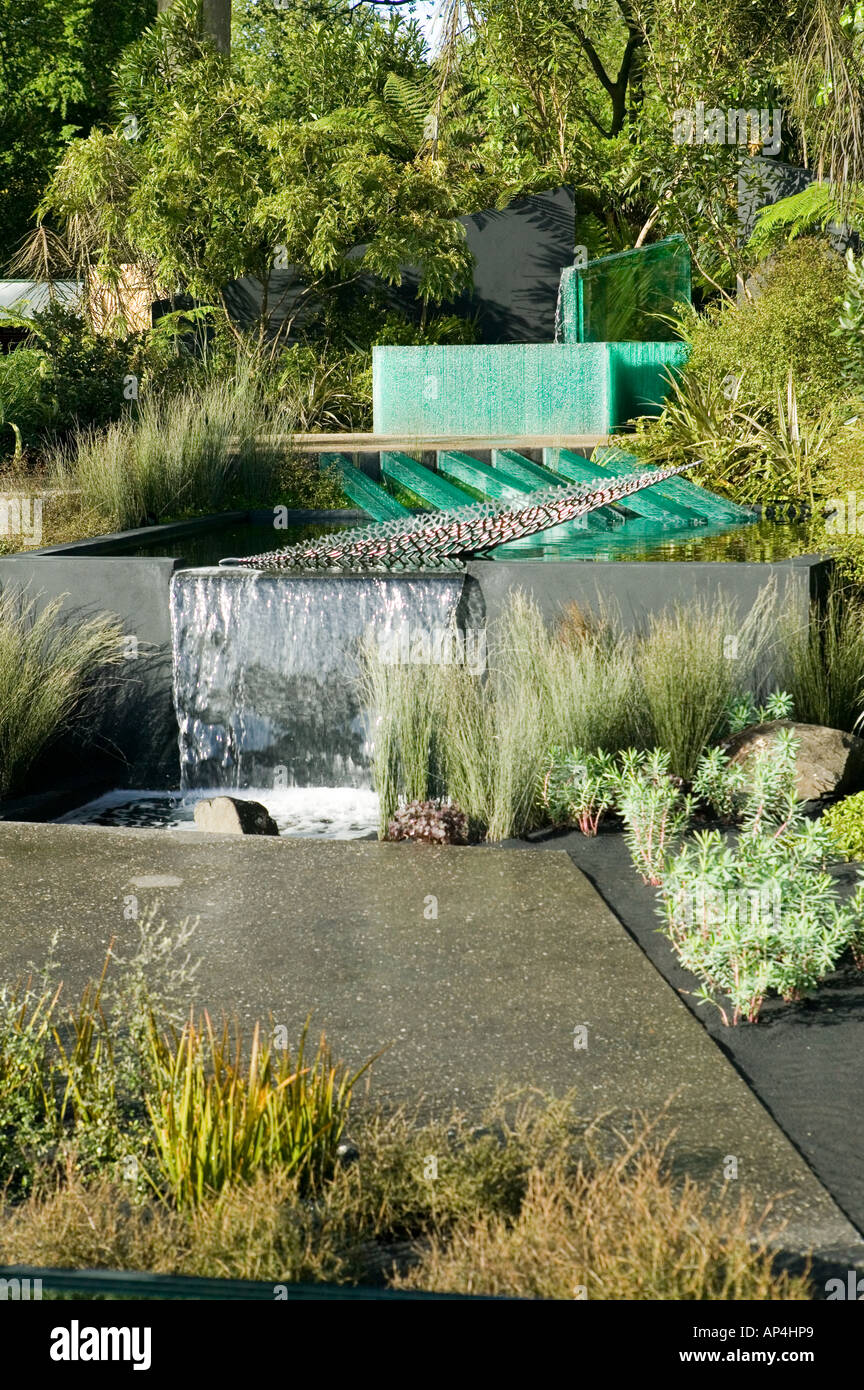 Chelsea garden show rain hi-res stock photography and images - Alamy