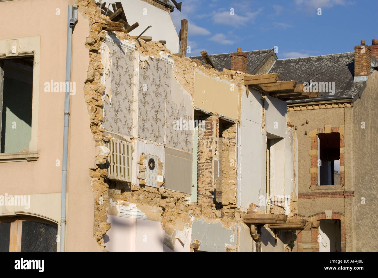 Torn down house hi-res stock photography and images - Alamy