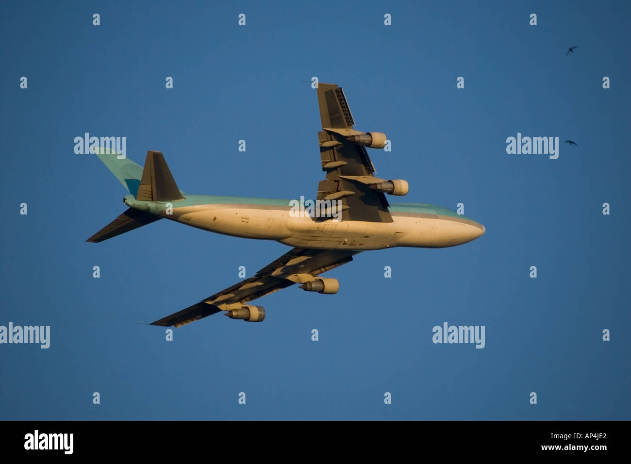Turning left plane hi-res stock photography and images - Alamy