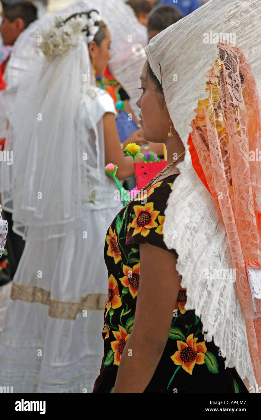 Woman costume oaxaca parade hi-res stock photography and images - Alamy