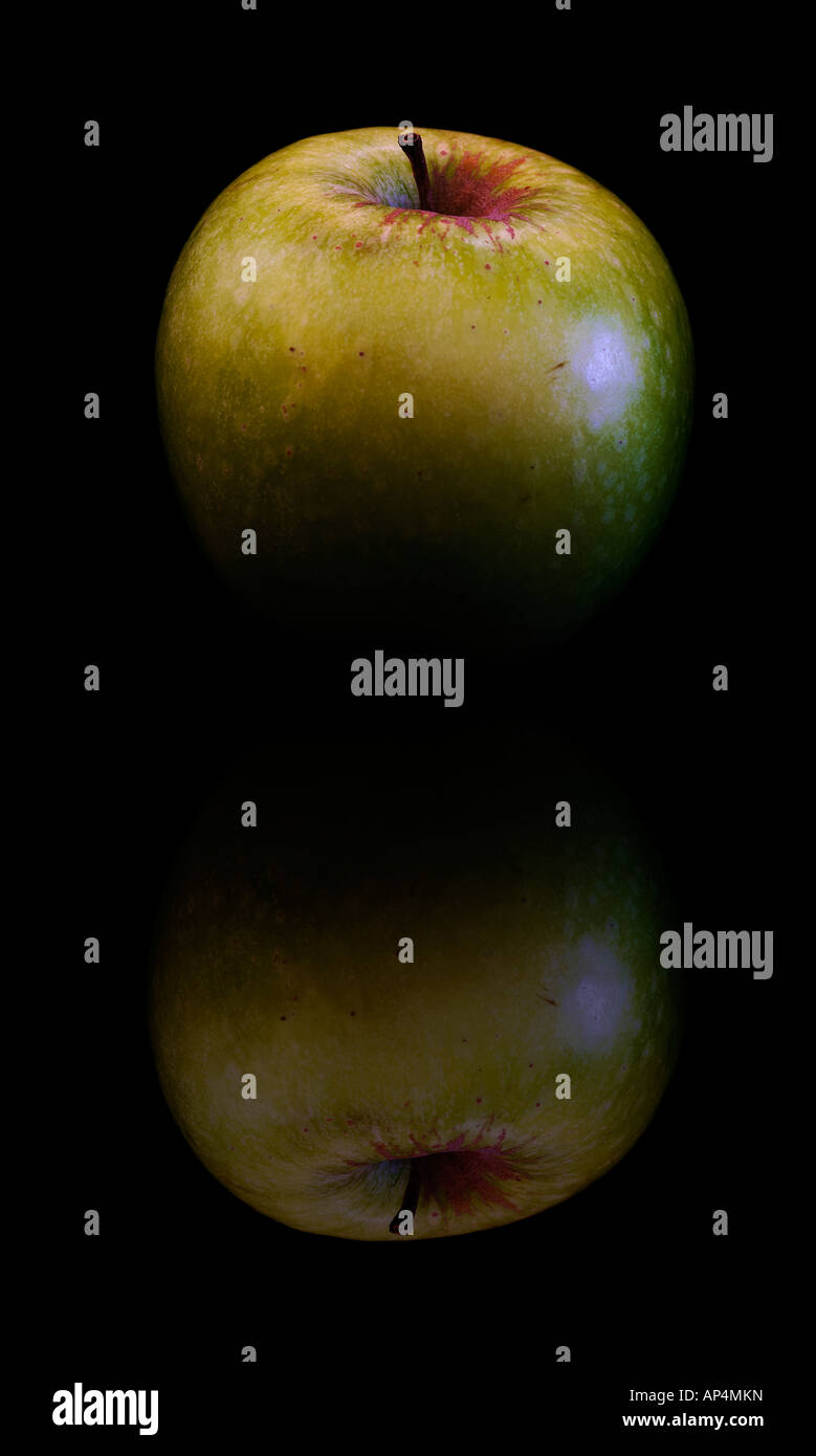 Mirror image of an apple against black background Stock Photo - Alamy