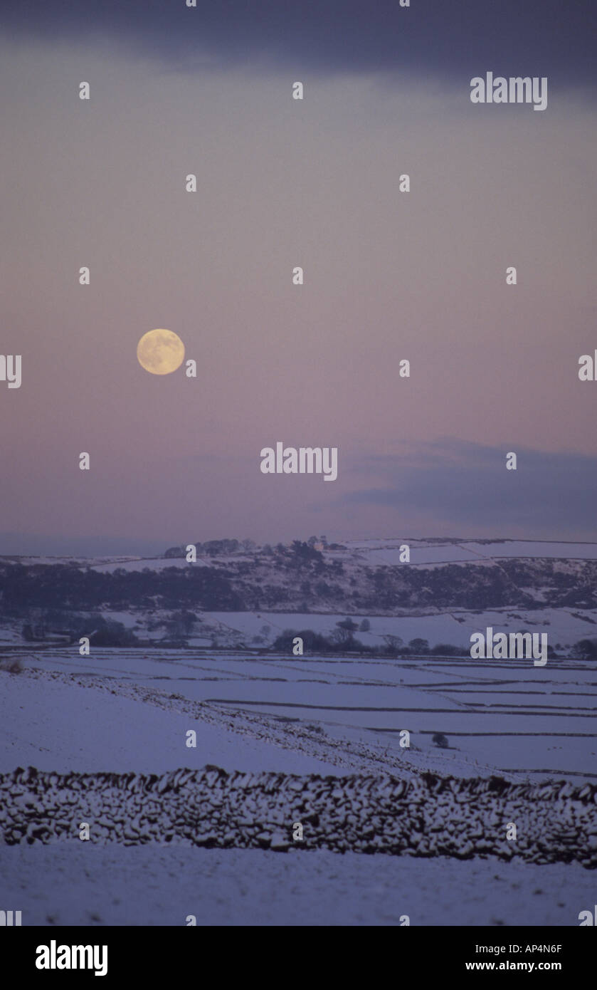 Britain, countryside, snow, night hi-res stock photography and images ...