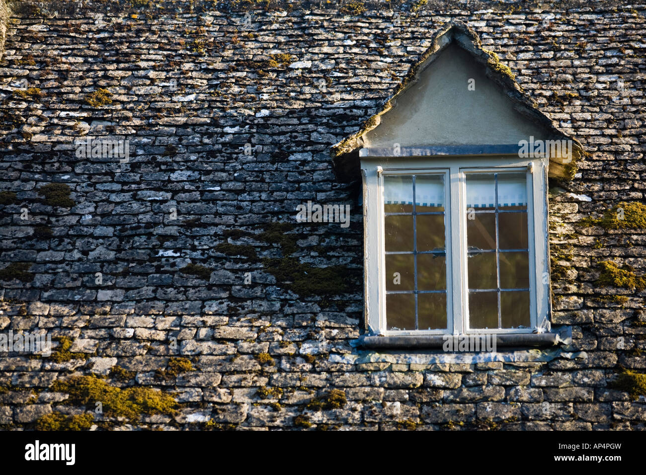 Dormer window on a Cotswold stone roof, Oxfordshire, UK Stock Photo - Alamy