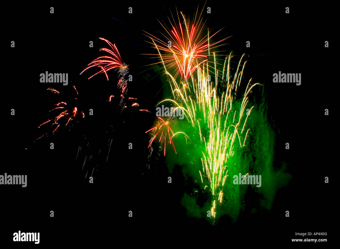 Gold fireworks hi-res stock photography and images - Alamy