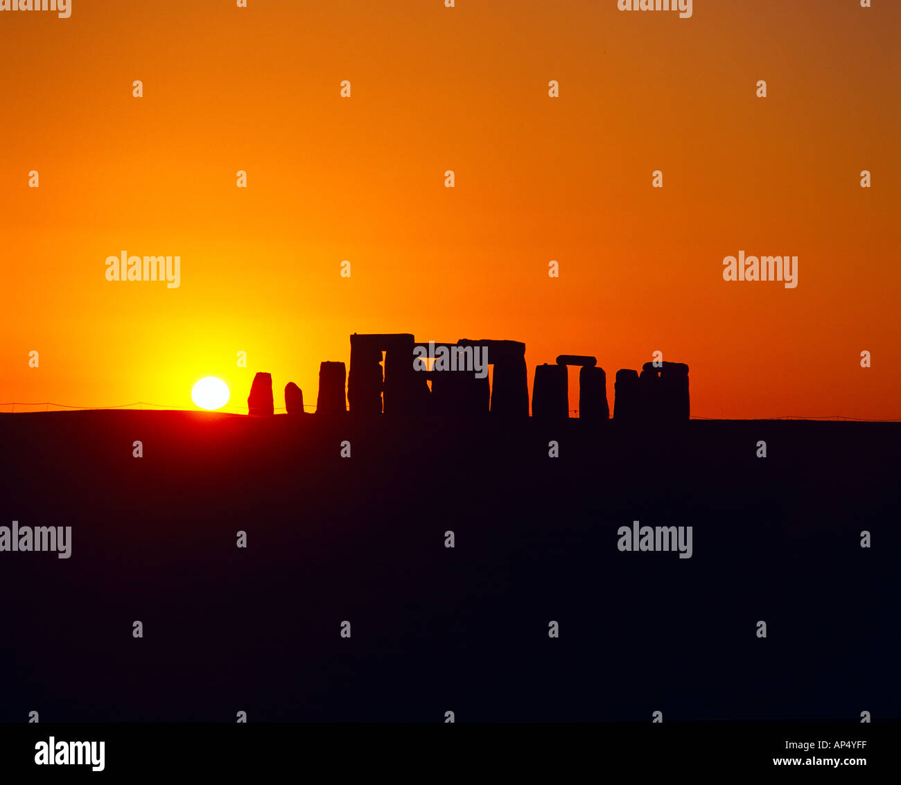 Over stonehenge hi-res stock photography and images - Alamy