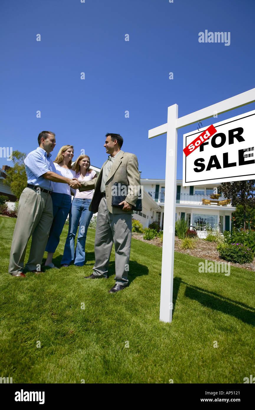 Realtor relationships hi-res stock photography and images - Alamy