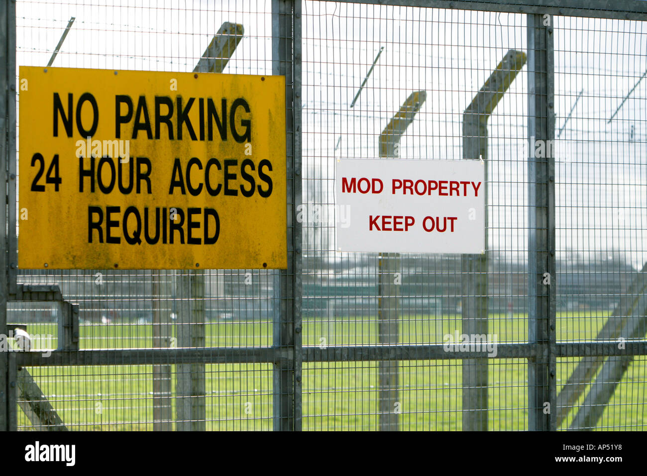 MOD Security Fence With Notices Stock Photo - Alamy