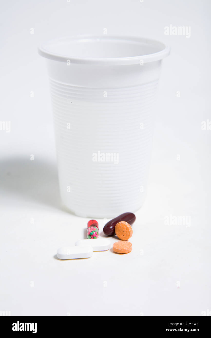 Dosage cup hi-res stock photography and images - Alamy