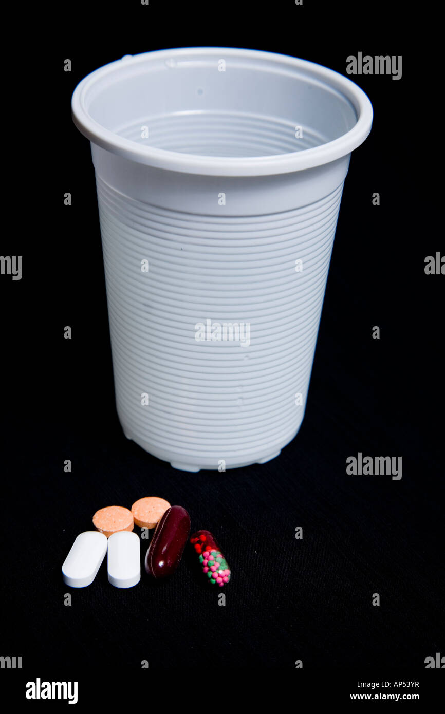 Dosage cup hi-res stock photography and images - Alamy