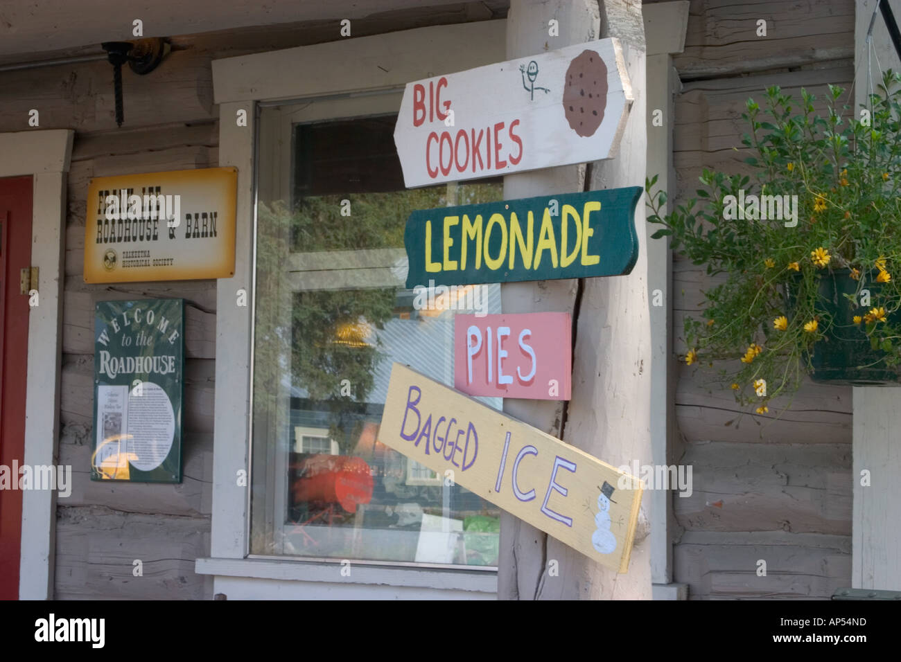 Destination signs in alaska hi-res stock photography and images - Alamy
