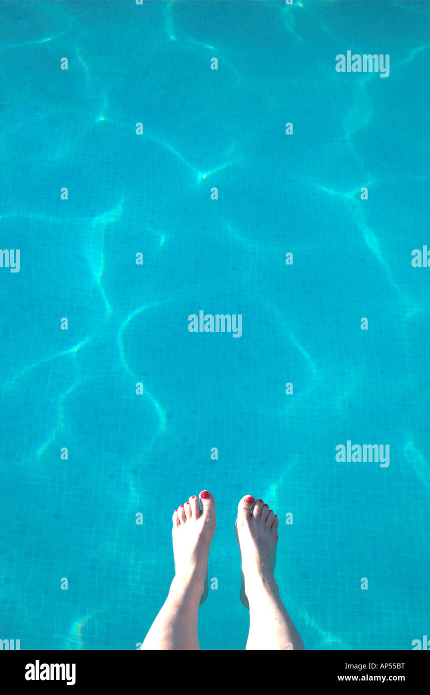 Feet hanging over edge hi-res stock photography and images - Alamy