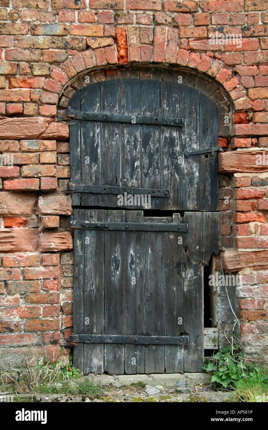 Old barn brick farm hi-res stock photography and images - Alamy