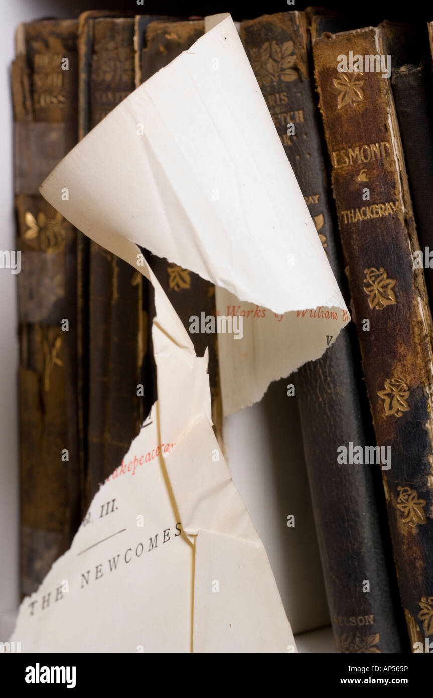 Torn paper page with writing hi-res stock photography and images - Alamy