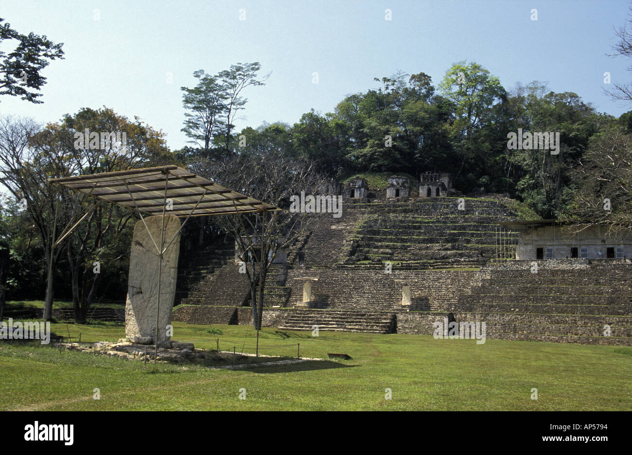 Bonampak mayan archaeological site hi-res stock photography and images ...