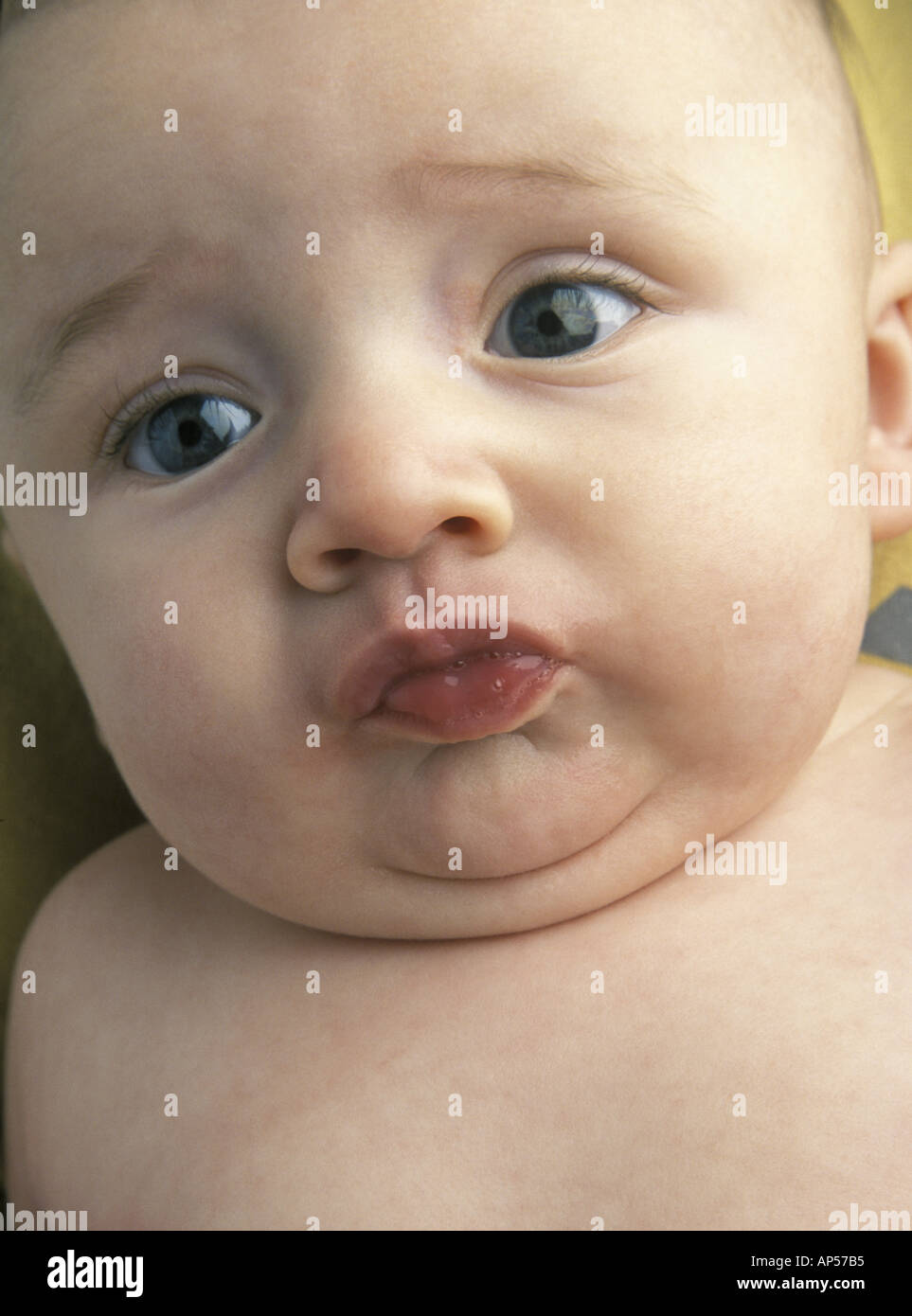 Making noises at baby hi-res stock photography and images - Alamy
