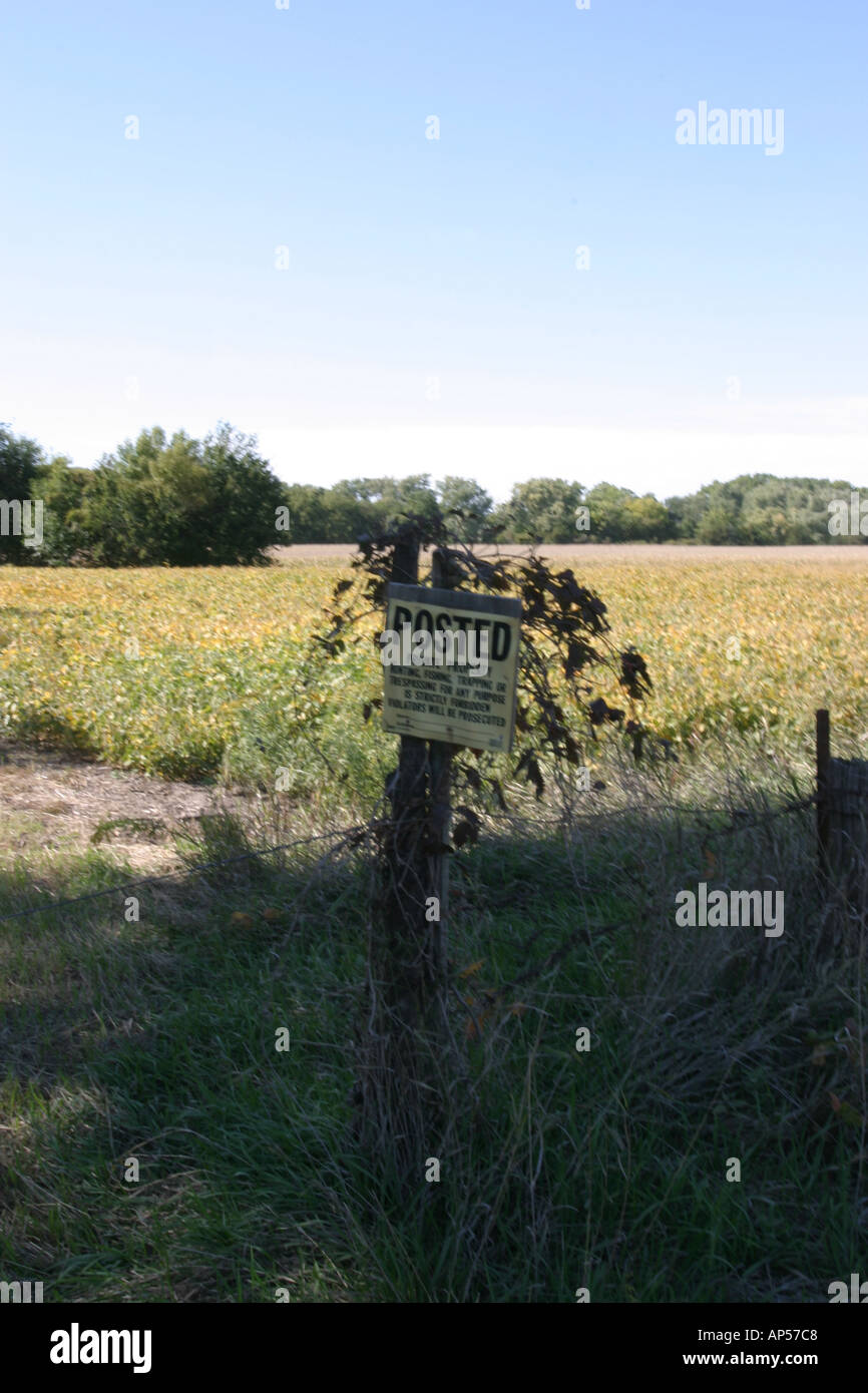 No Trespassing sign in rural area. Nebraska, USA Stock Photo - Alamy