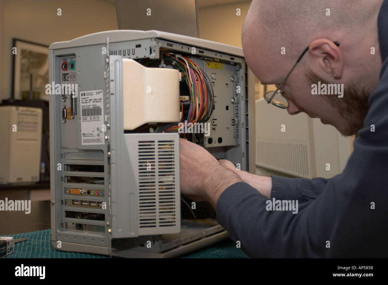 State police crime lab hi-res stock photography and images - Alamy
