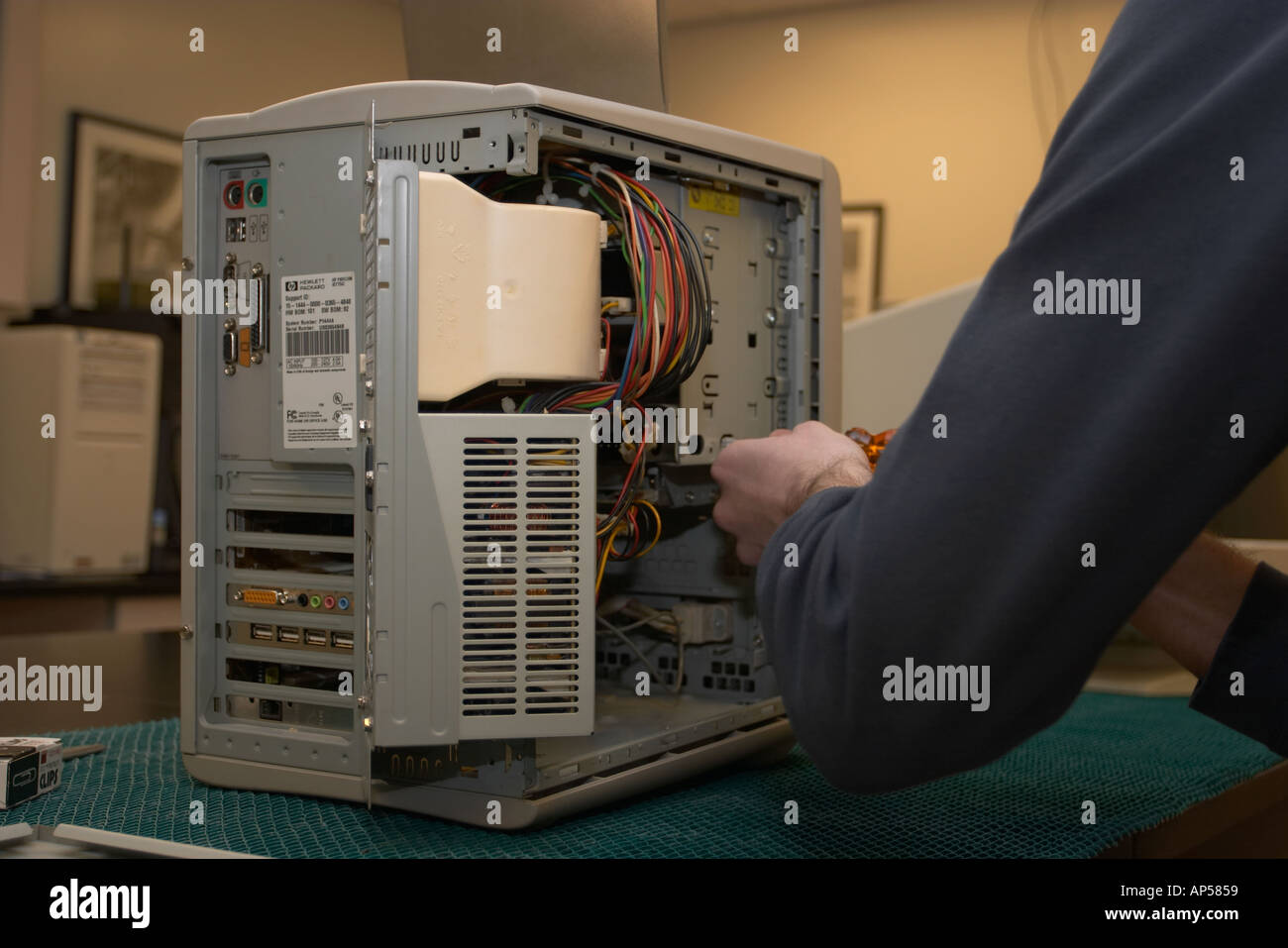 S forensics hi-res stock photography and images - Alamy