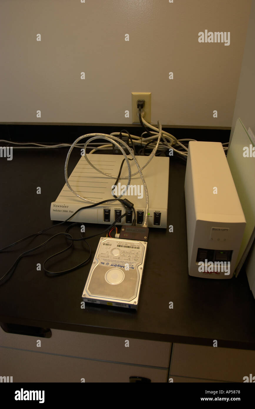Equipment to make a copy of a hard drive Forensics. Cloning drive for ...