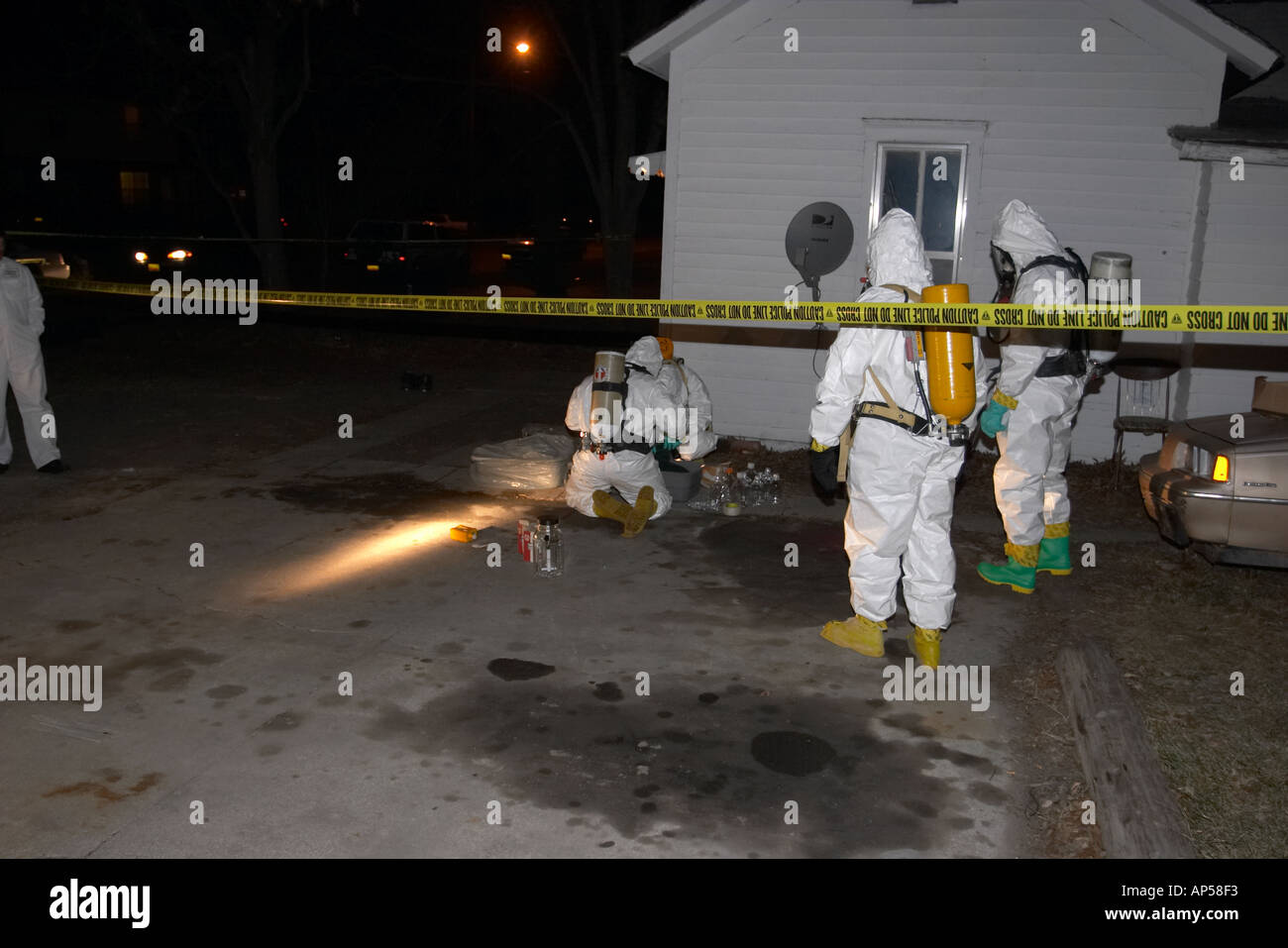 Police and deputy sheriffs investigate a methamphetamine laboratory in ...