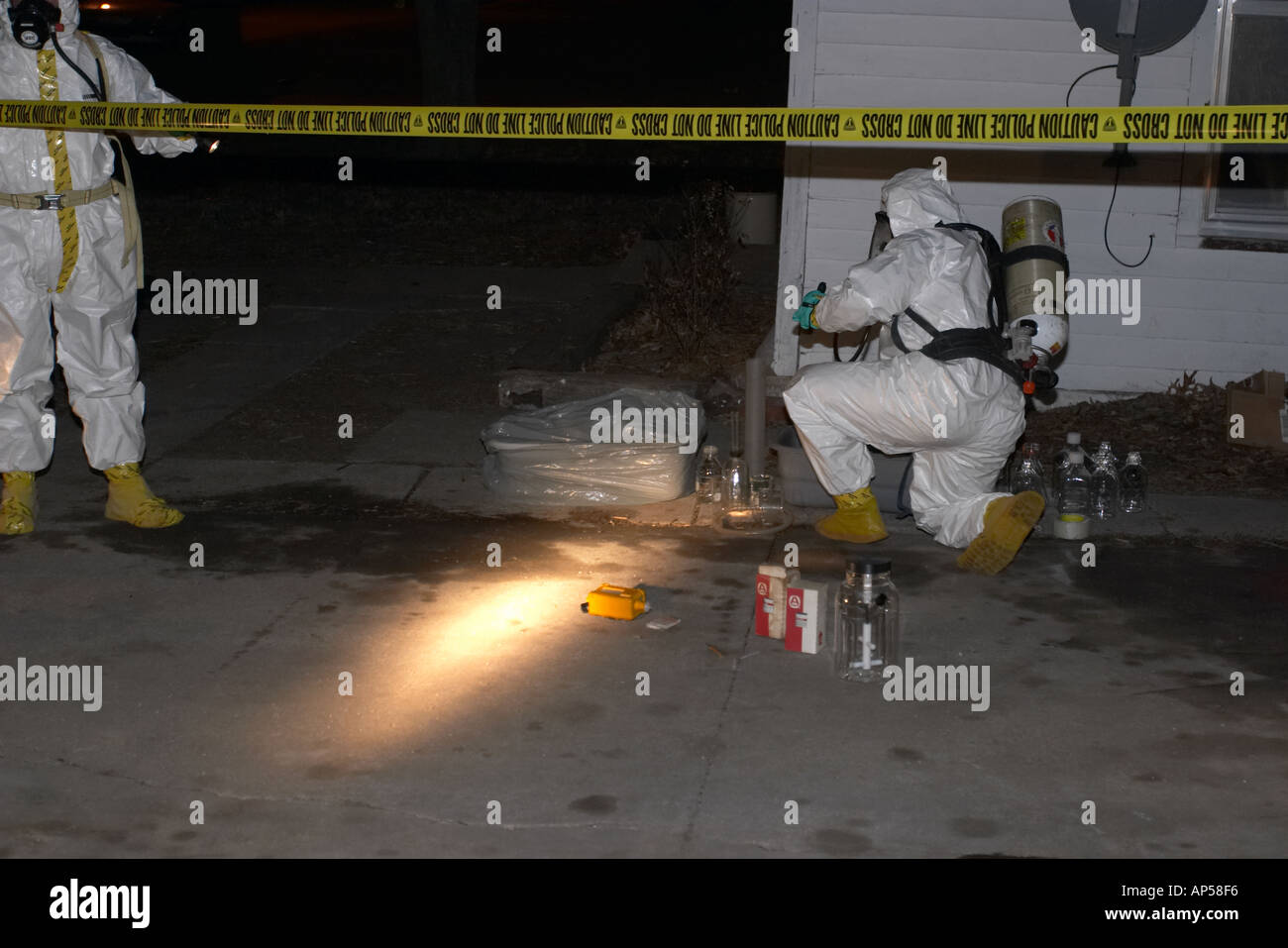 Police and deputy sheriffs investigate a methamphetamine laboratory in ...