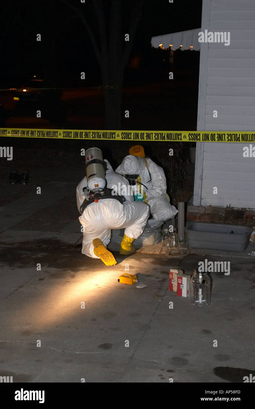 Police and deputy sheriffs investigate a methamphetamine laboratory in ...