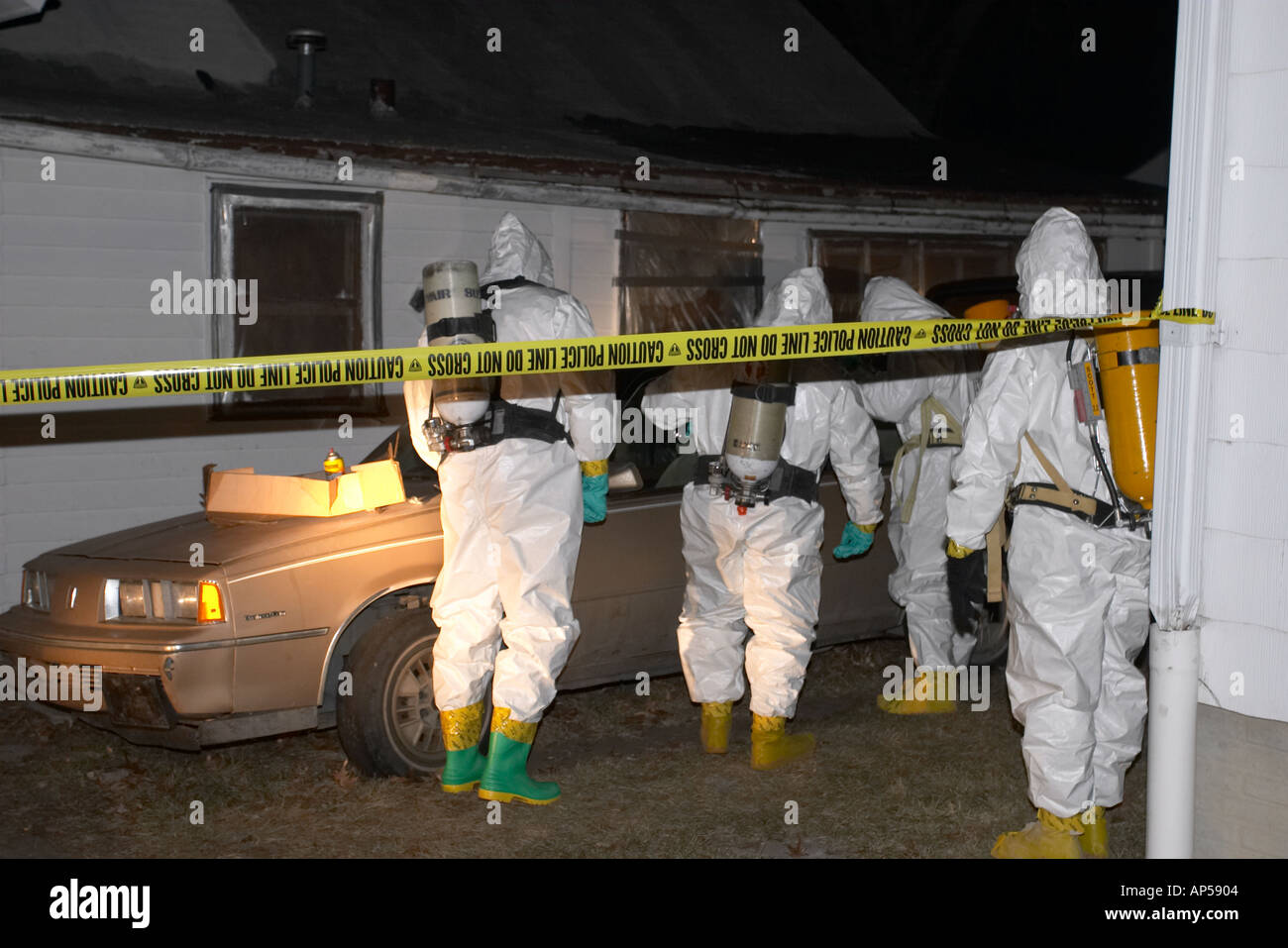 Police and deputy sheriffs investigate a methamphetamine laboratory in ...