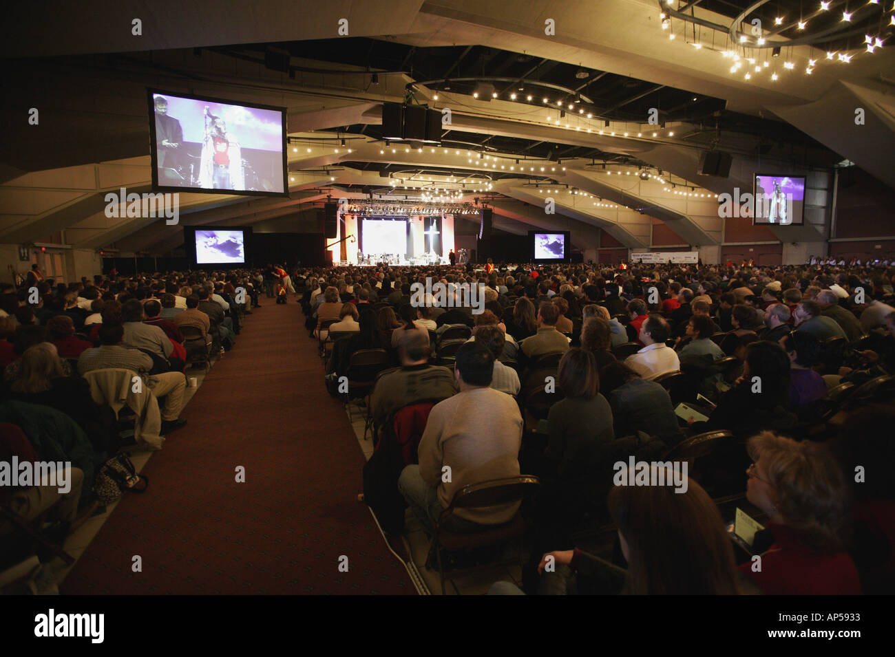 Performing arts production hi-res stock photography and images - Alamy