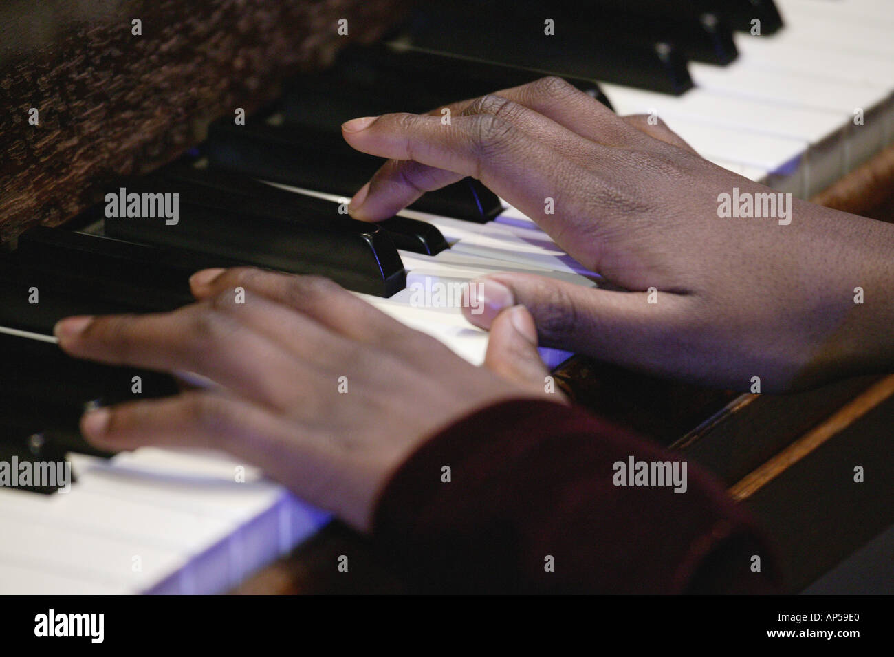 Child performing arts hi-res stock photography and images - Alamy