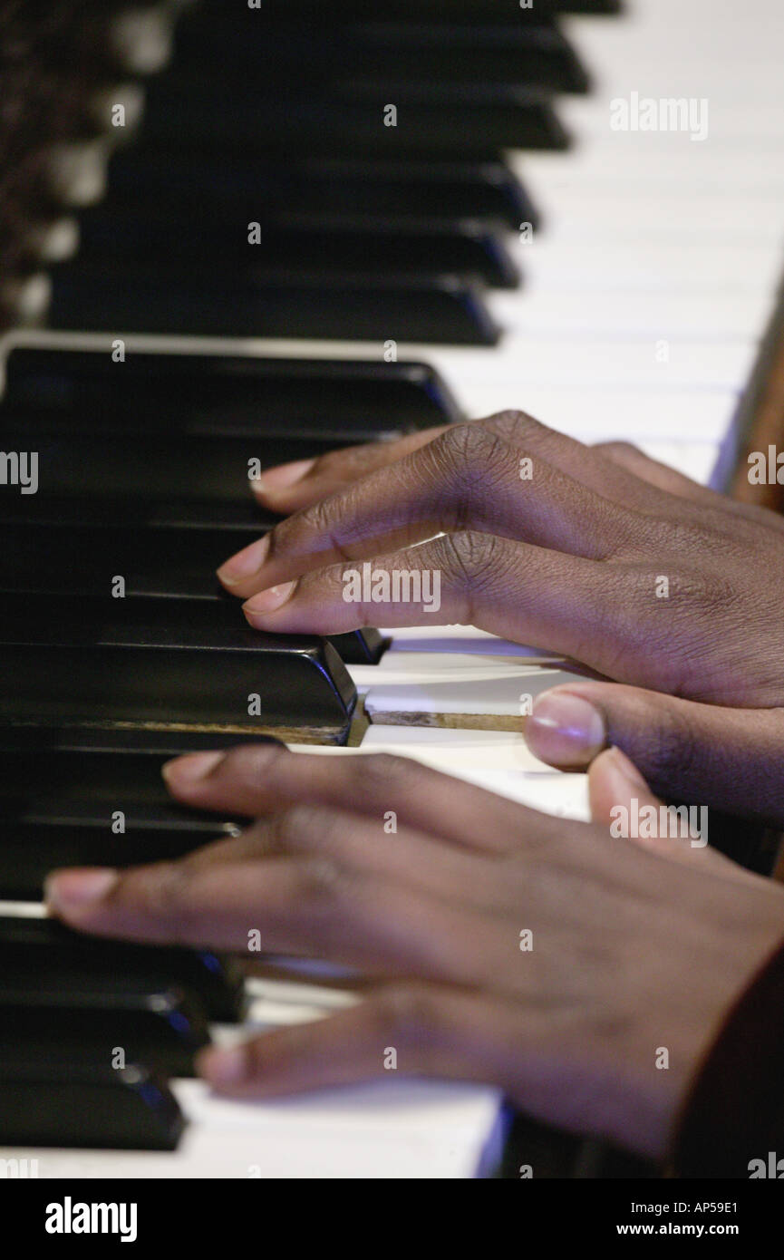 Child performing arts hi-res stock photography and images - Alamy