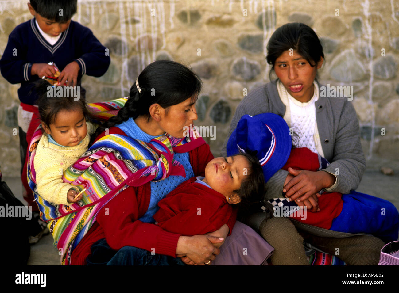 Peru Paucartambo indian women children traditional people family Stock ...