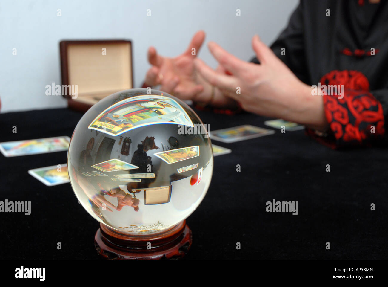 Fortune teller reading the tarot cards Stock Photo - Alamy