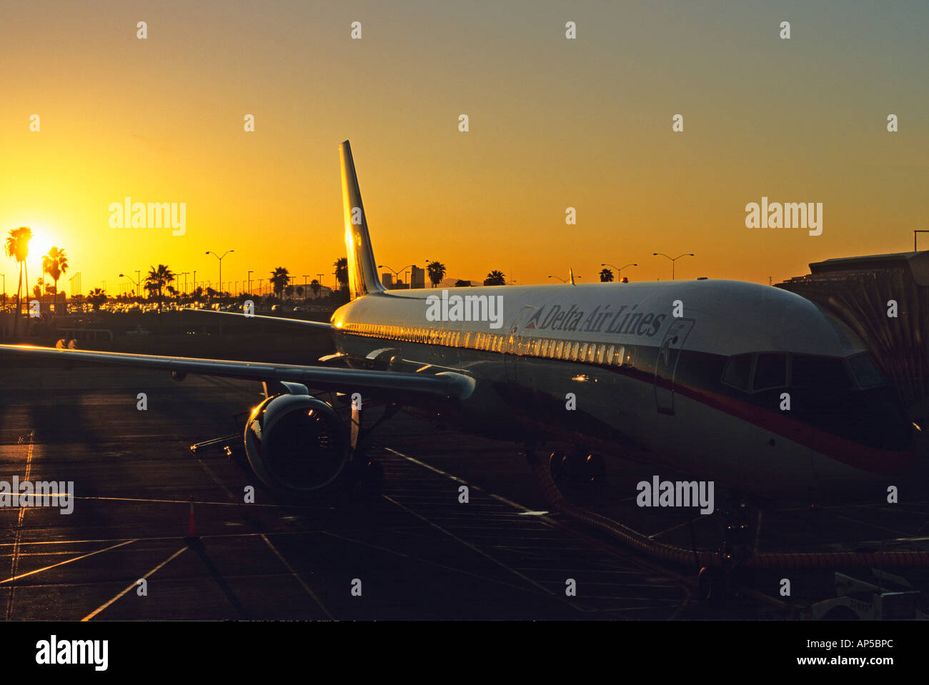Phoenix airport delta hi-res stock photography and images - Alamy