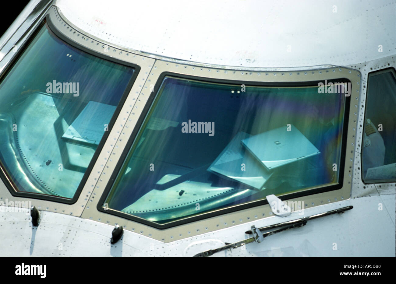 Pilot cockpit outside hi-res stock photography and images - Alamy